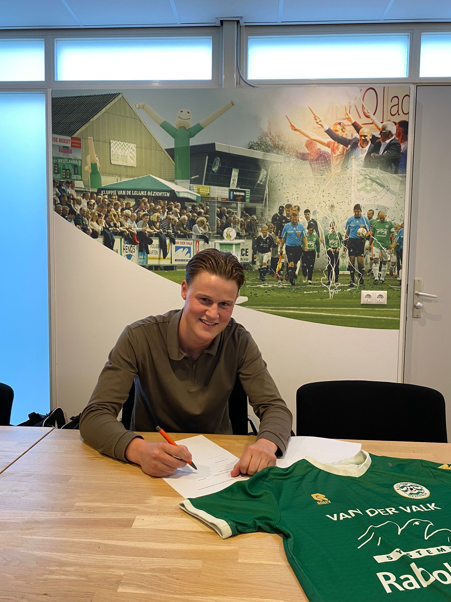 Milo Wagner uit de eigen jeugd tekent bij de selectie! | R.K.V.V ...